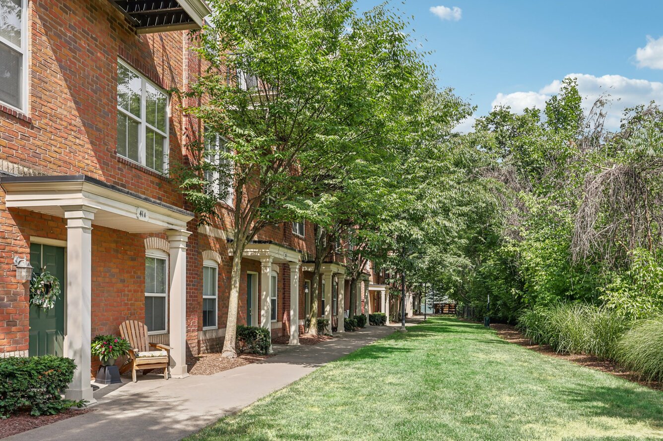 Carson Street Commons | Pittsburgh Apartments and Townhomes